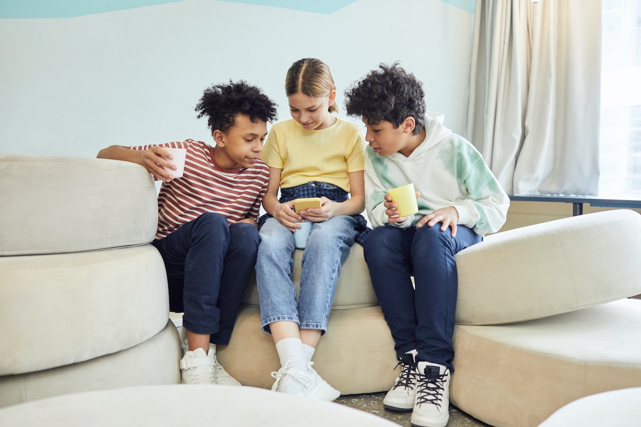Best Ways to Talk to Your Child About Staying Safe Online - The Digital ...