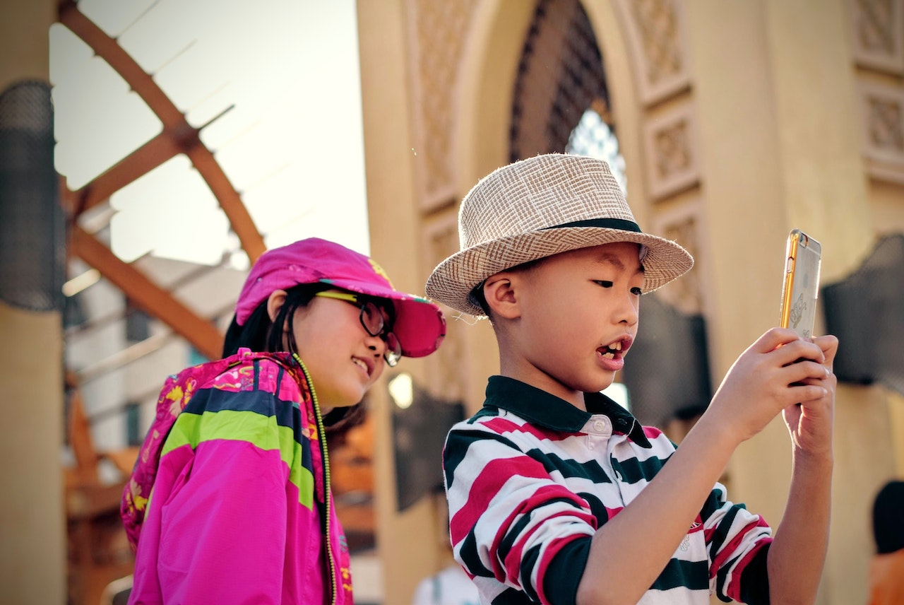 Should I Let My Child Have Snapchat? - Answered - The Digital Parents
