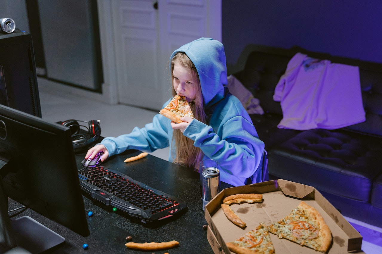 Does Screen Time Affect Obesity-Answered - The Digital Parents
