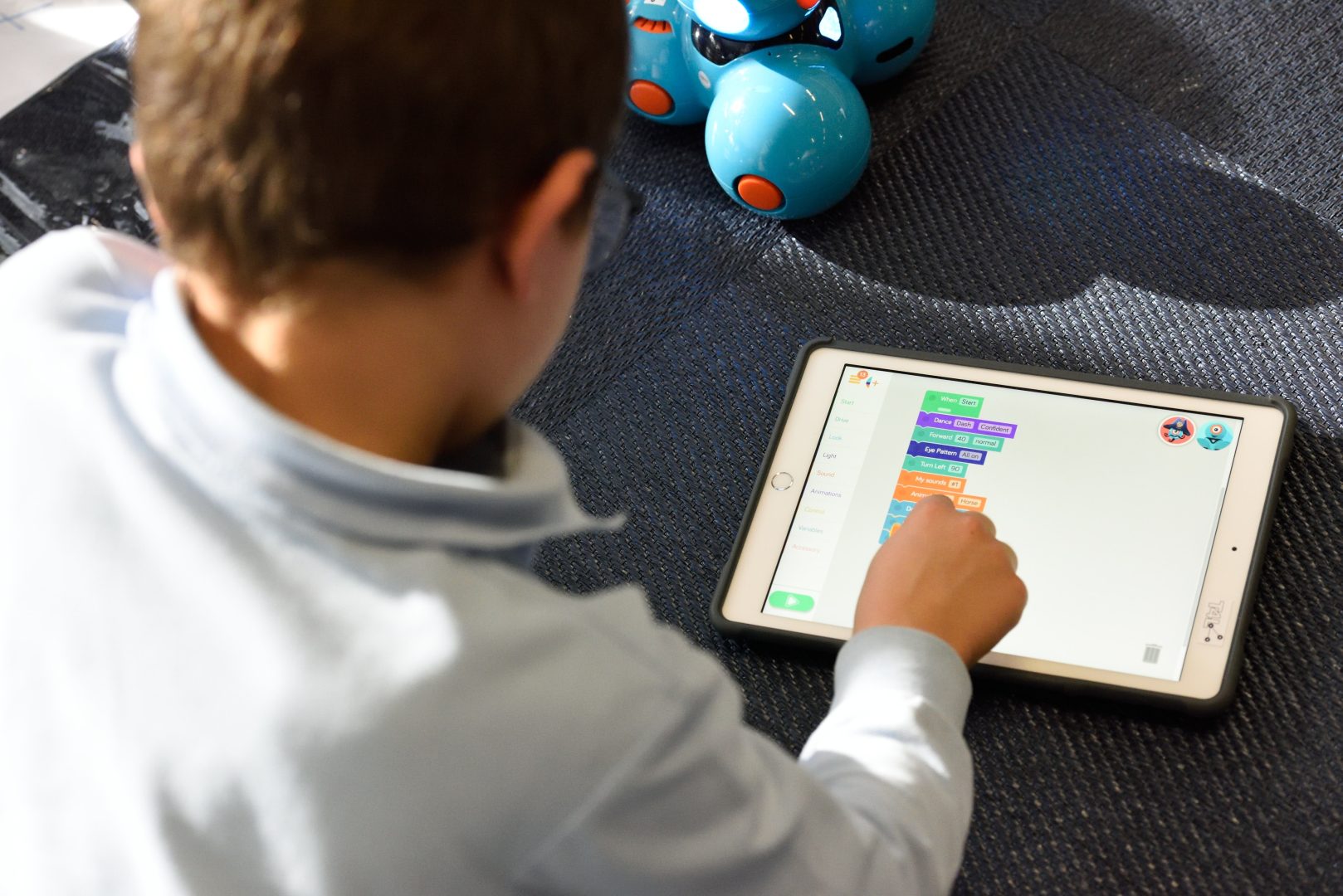 How Does Technology Affect the Language Learning Process at an Early ...