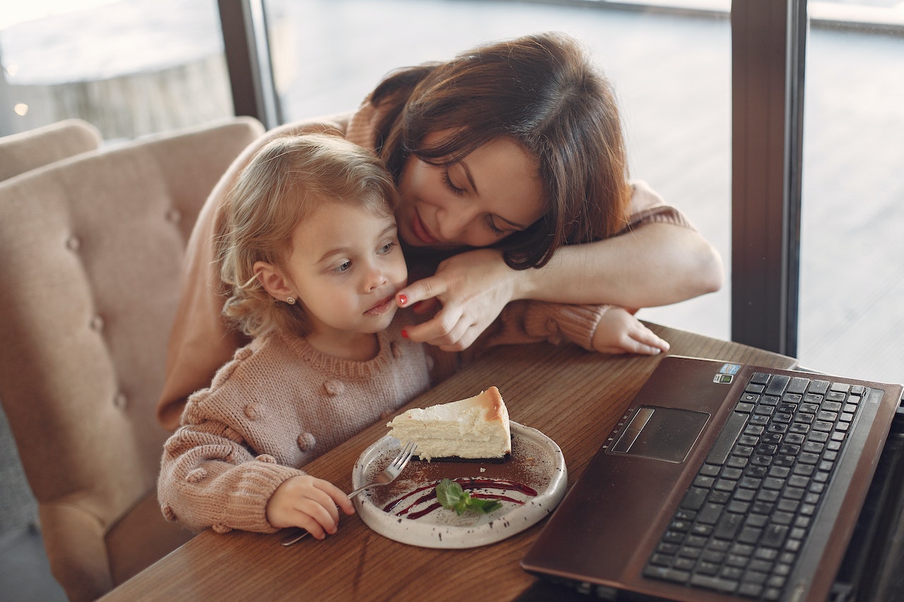 Does Screen Time Affect Obesity-Answered - The Digital Parents