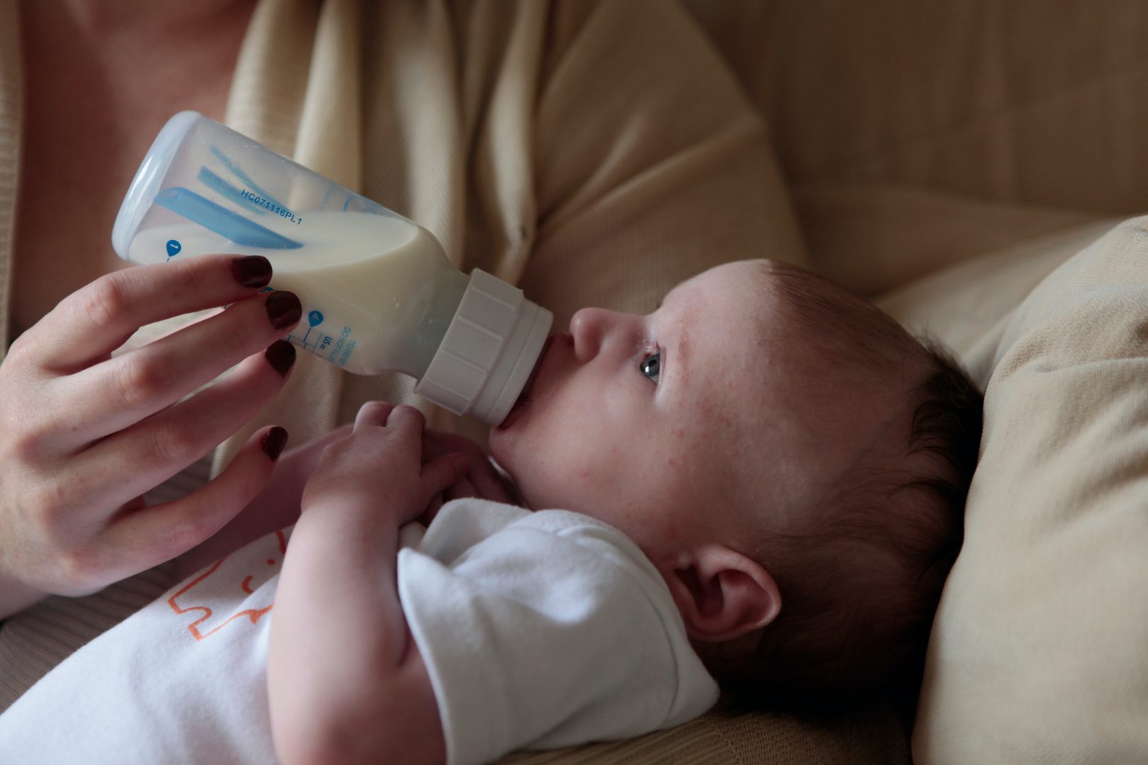 Baby Formula Feeding Chart: How Much and How Often by Age - The Digital ...